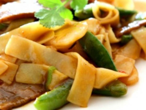 Chow Fun Noodles Recipe • Cooking Hawaiian Style